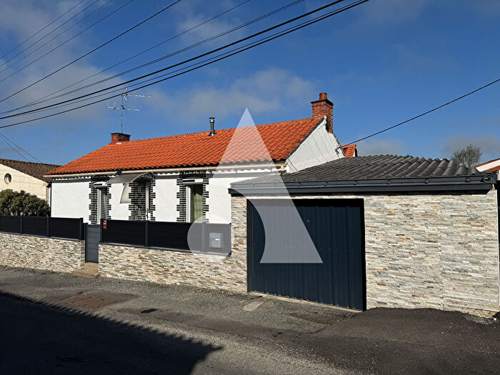 Maison à vendre - Saint-Étienne-du-Bois - 4 pièces - 3 chambres