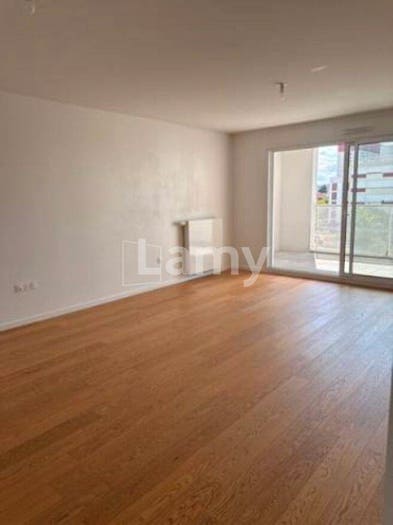 Appartement 4 pièces à louer à Alsace Lorraine, Neuilly-sur-Marne