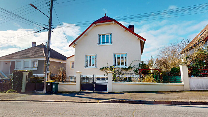 Maison 6 pièces à vendre - Bourges, Aéroport, Vauvert, Pierrelay, Pissevieille