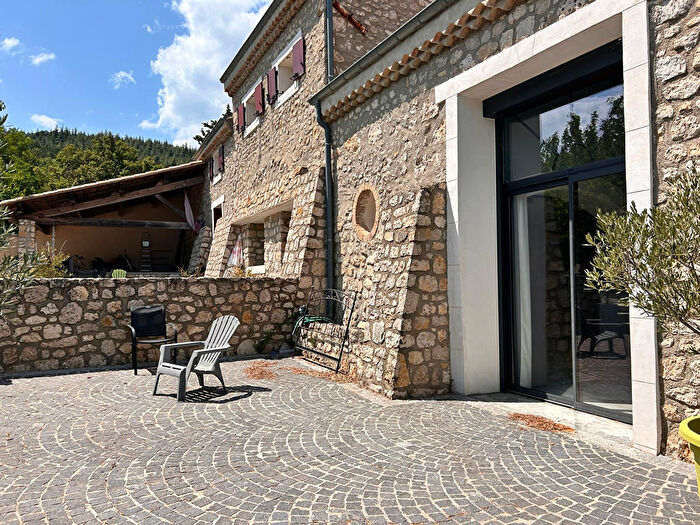 Maison à vendre - Malataverne - 8 pièces - 6 chambres