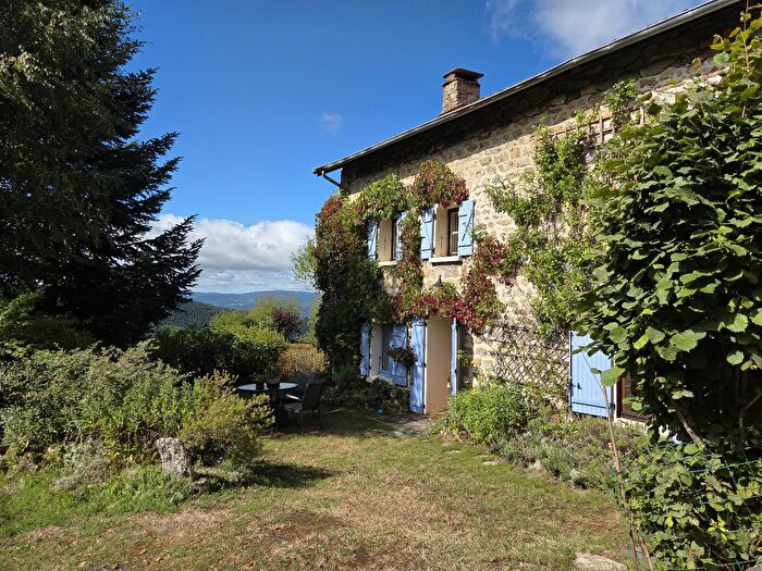 Maison à vendre - Valcivières - 11 pièces - 6 chambres