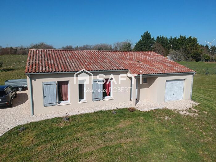 Maison à vendre - Saint-Amant-de-Boixe - 4 pièces - 3 chambres