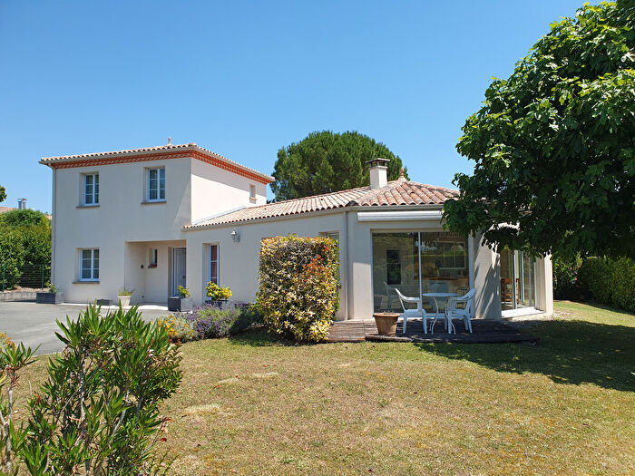 Saint-Georges-des-Coteaux : Maison 7 pièces à vendre