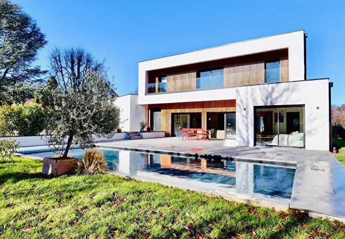 Maison à vendre - Orcines - 9 pièces - 5 chambres