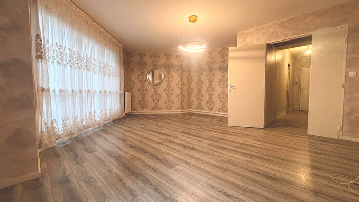 Appartement à louer - Évry, Les Pyramides - 4 pièces - 3 chambres