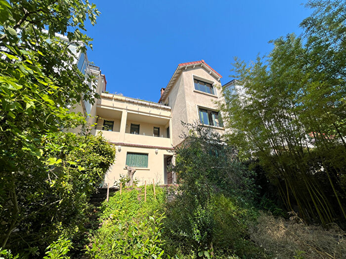 Suresnes, République : Maison 7 pièces à vendre