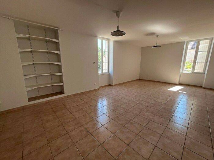 Lignières-Ambleville : Maison 4 pièces à louer
