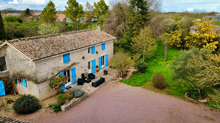 Maison à vendre - Vançais - 8 pièces - 5 chambres