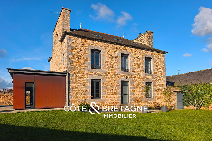 Maison à vendre - Lanvollon - 11 pièces - 8 chambres