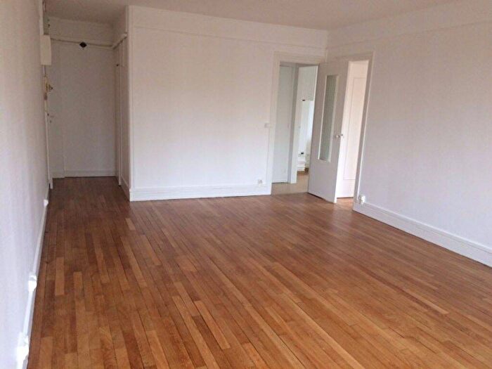 Charlemagne, Maisons-Laffitte : Appartement 3 pièces à louer