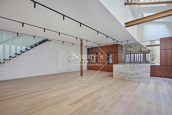 Appartement à vendre - Paris e , Montmartre, Sacré Coeur, Abbesses - 5 pièces - 3 chambres