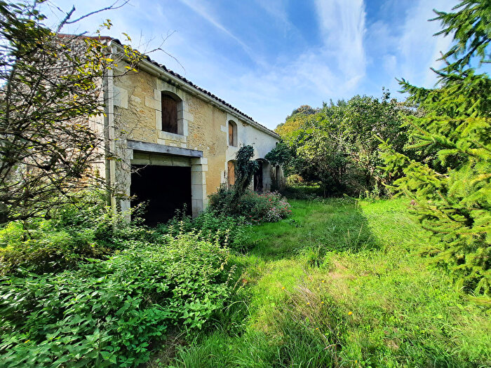 Maison à vendre - Burie - 10 pièces