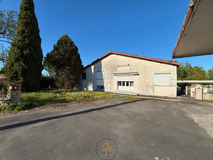 Aigre : Maison 9 pièces à vendre