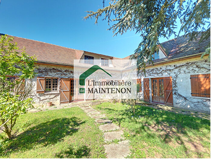 Maison 8 pièces à Pierres, à vendre