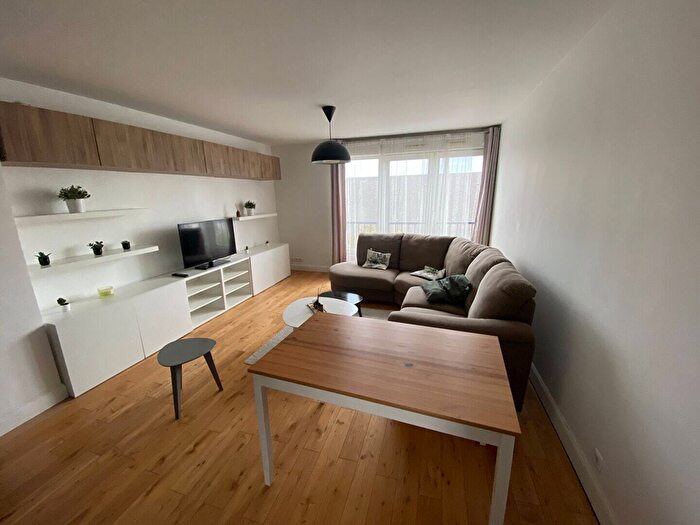 Appartement à louer - Barriere Saint Marc, Fleury-les-Aubrais - 5 pièces - 4 chambres