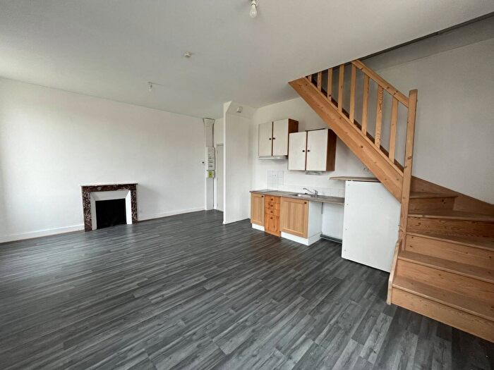 Appartement à louer - Rosiers-dégletons - 2 pièces - 1 chambre