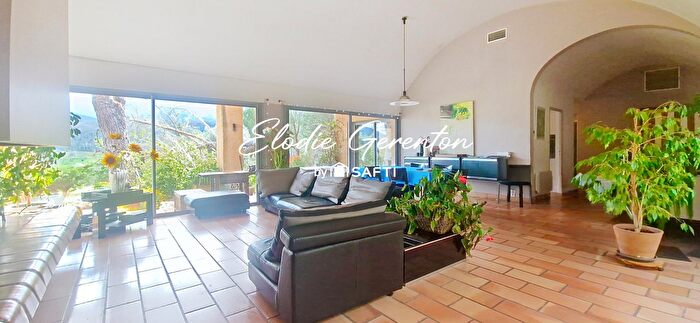 Maison à vendre - Reynès - 6 pièces - 4 chambres