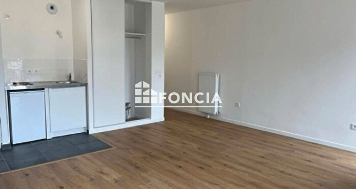 Centre Ville Nord Ouest, Fontainebleau : Appartement 1 pièce à louer