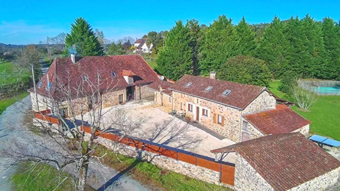 Maison à vendre - Thiviers - 19 pièces - 7 chambres