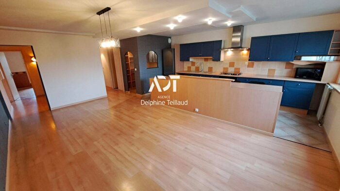 Appartement à louer - Nord, Eybens - 3 pièces - 2 chambres