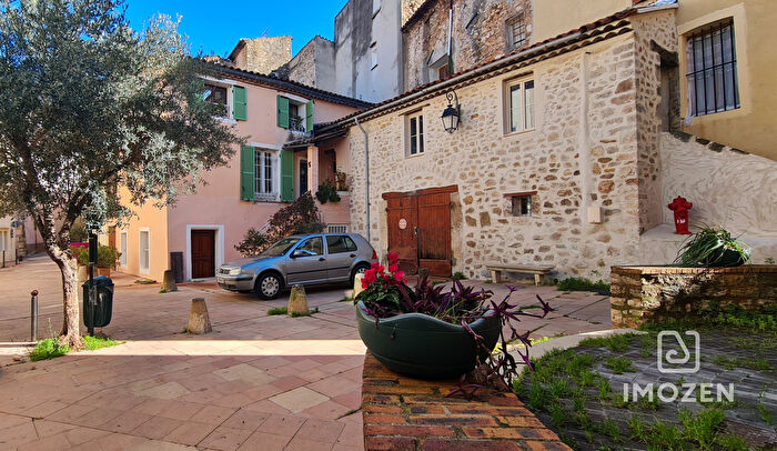 Appartement à vendre - Brignoles, Centre-ville, Vieille ville - 2 pièces - 1 chambre