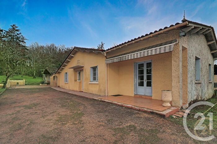 Maison à vendre - Montpon-Ménestérol - 6 pièces - 4 chambres