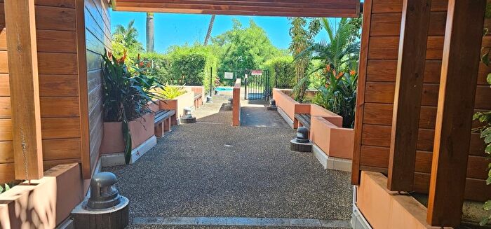 Appartement à vendre - Létang-Salé, Centre-ville, Ravine Sheunon - 3 pièces - 2 chambres