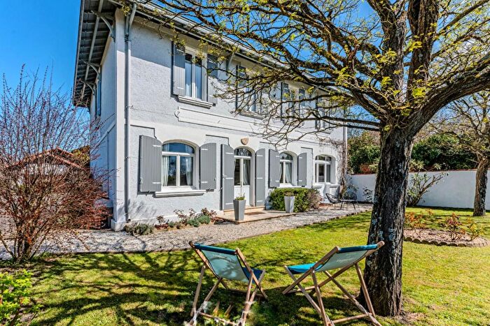 Maison à vendre - Gastes - 10 pièces - 7 chambres