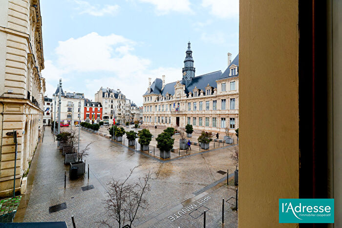 Appartement à vendre - Reims, Centre-ville - 4 pièces - 2 chambres