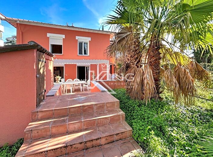 Maison à vendre - Saint-Raphaël, Les Arênes - 5 pièces - 4 chambres