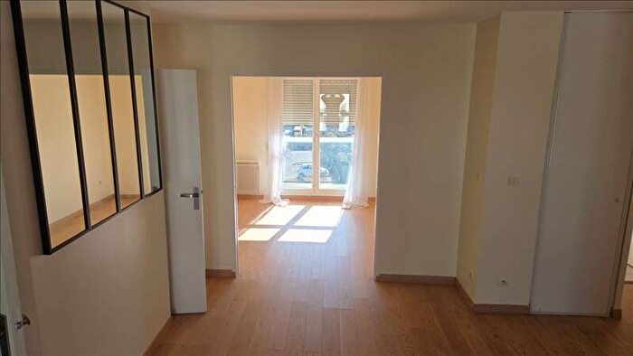 Appartement à louer - Europe-Nord, Chatou - 4 pièces - 3 chambres