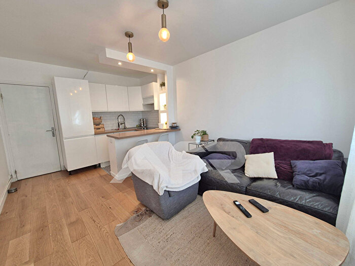 Appartement à vendre - Chatou, Ouest - 3 pièces - 2 chambres