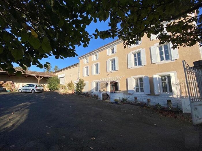 Maine-de-Boixe : Maison 6 pièces à vendre