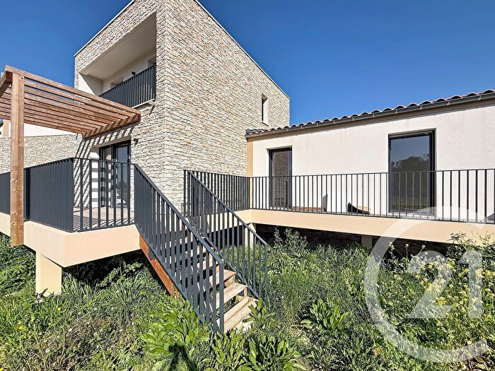 Maison à vendre - Saint-Étienne-du-Grès - 5 pièces - 3 chambres