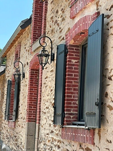Maison 7 pièces à louer à L'Huisserie