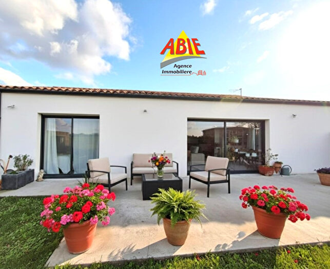 Maison à vendre - Saint-Sauveur-dAunis - 5 pièces - 3 chambres