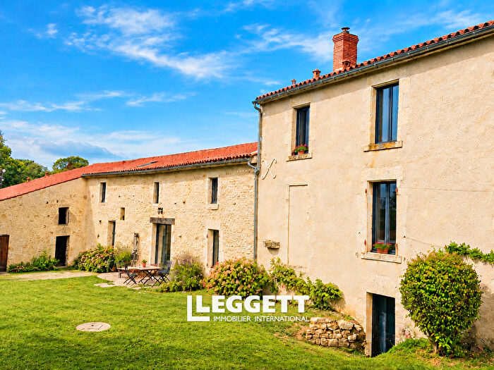 Maison 7 pièces à Saint-Martin-Lars-en-Sainte-Hermine, à vendre