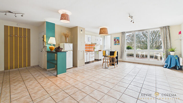 Appartement à vendre - Évry, Les Pyramides - 4 pièces - 2 chambres