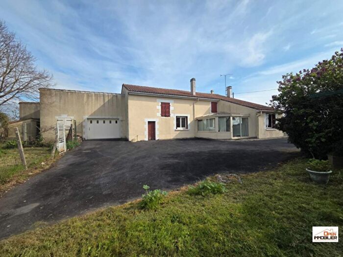 Maison à vendre - Hiersac - 6 pièces - 3 chambres