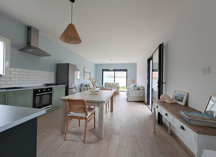 Maison 4 pièces à Arveyres, à vendre