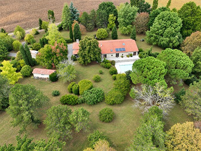 Maison 6 pièces à Laperche, à vendre