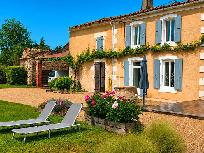 Courçon : Maison 7 pièces à vendre