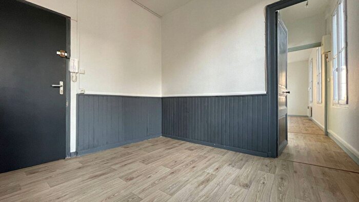 Appartement à louer - Centre Ville Nord, Rochefort - 2 pièces - 1 chambre