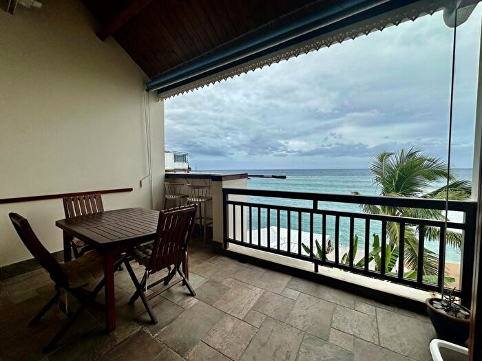 Appartement à vendre - Saint-Paul, Centre-ville, Etang - 4 pièces - 3 chambres