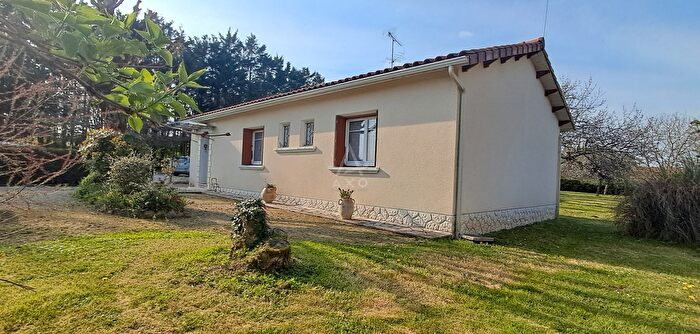 Maison à vendre - Chazelles - 4 pièces - 3 chambres