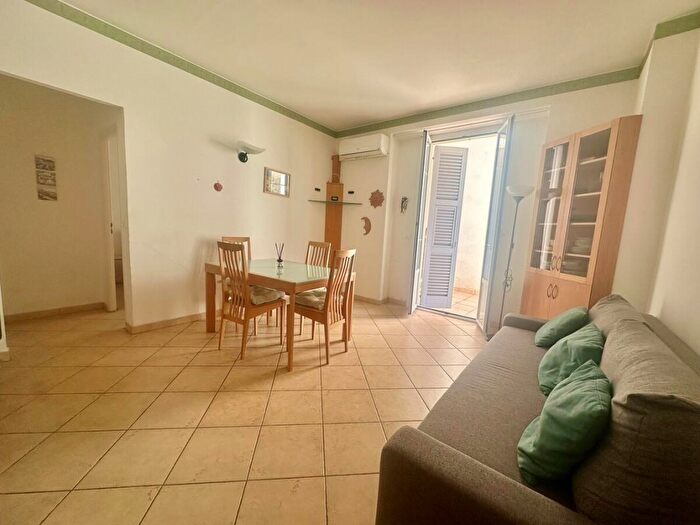 Appartement à louer - Nice, Carré dor - 2 pièces - 1 chambre