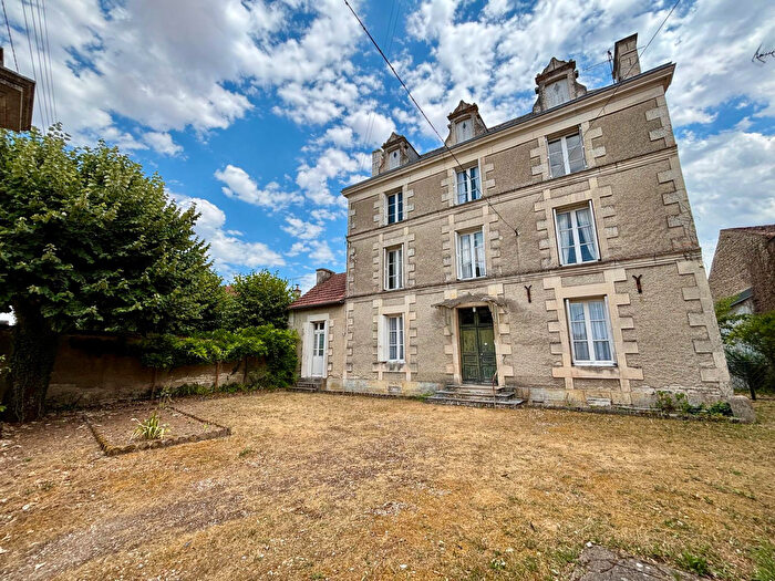Maison 5 pièces à vendre - Neuville-de-Poitou