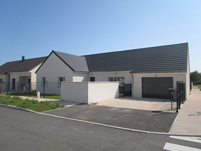 Maison à louer - Norges-la-Ville - 6 pièces - 4 chambres