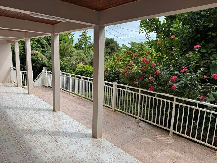 Maison à louer - Rivière-Pilote - 5 pièces - 4 chambres