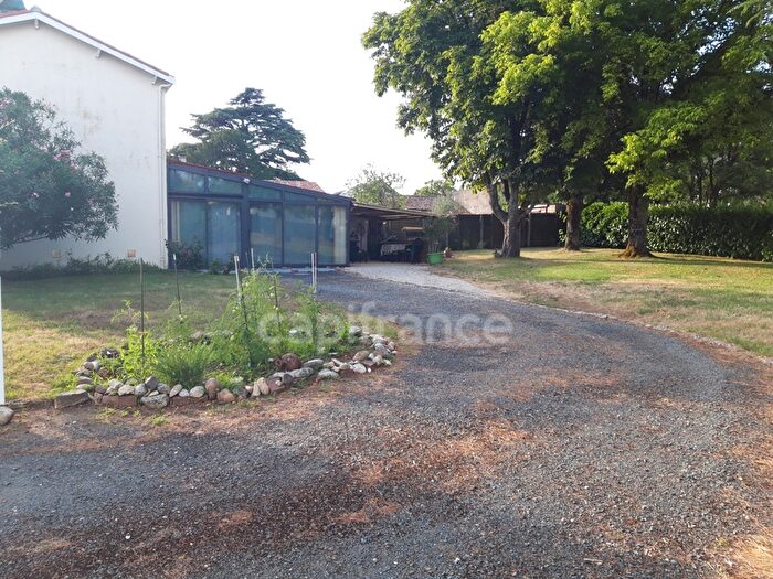 Maison à vendre - Fontenay-le-Comte, Les Moulins, La Gare - 6 pièces - 4 chambres